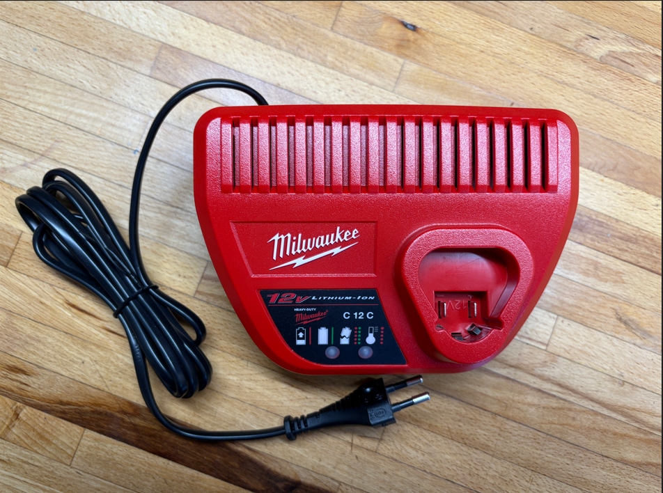 MILWAUKEE C12C Ładowarka 12V LiIon 3A | Wrocław | Licytacja na Allegro ...