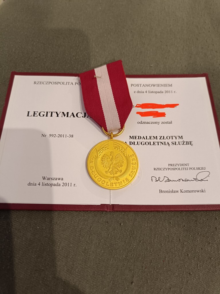 Odznaczenie medal zloty | Oleśnica | Kup teraz na Allegro Lokalnie