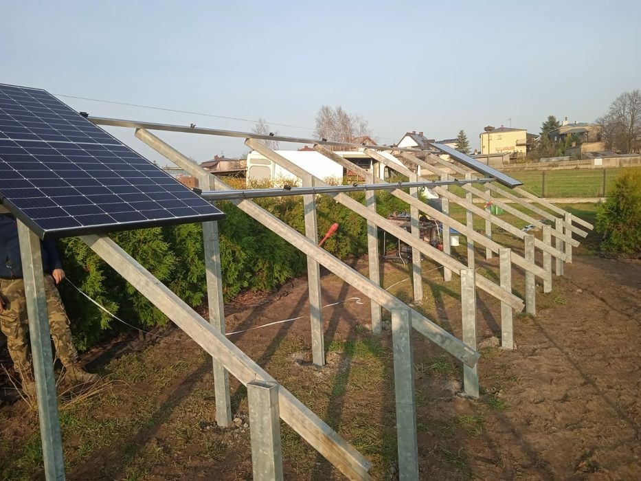 Stelaże i konstrukcje pod panele fotowoltaiczne - sprawdź ofertę i ceny