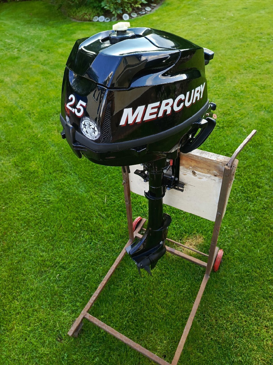 Silnik zaburtowy spali Mercury F 2 5 KM na wodzie 1 | Nowe Gizewo | Kup teraz na Allegro Lokalnie