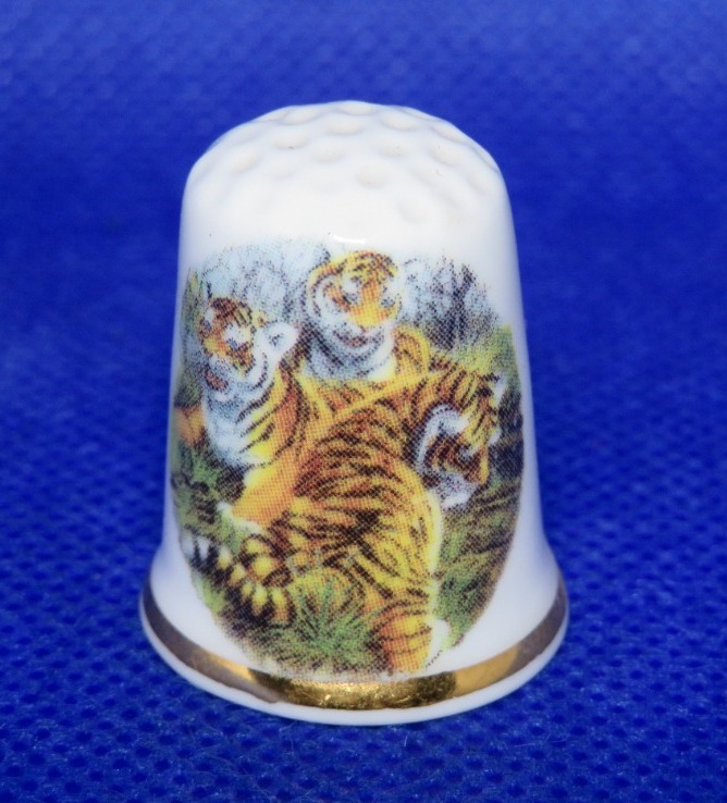 Naparstek Kolekcjonerski Porcela Rodzina Tygrysów | Lubień Kujawski ...