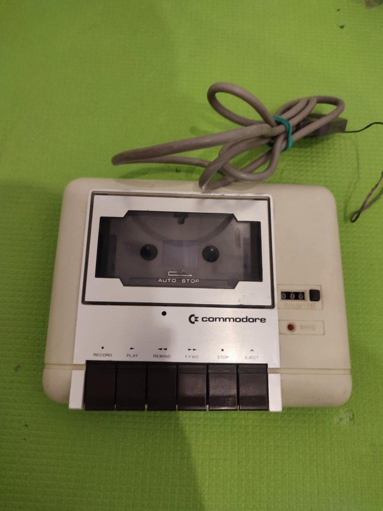 Magnetofon Commodore | Bytom | Kup teraz na Allegro Lokalnie