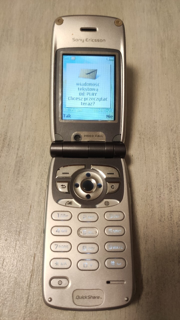 SONY ERICSSON Z1010 KLASYK KLAPKA | Kozienice | Licytacja na Allegro ...