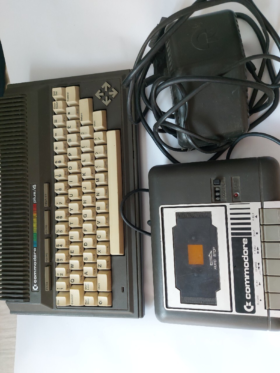 Ja Commodore Plus 4 zasilacz oraz magnetofon | Krosno | Licytacja na ...