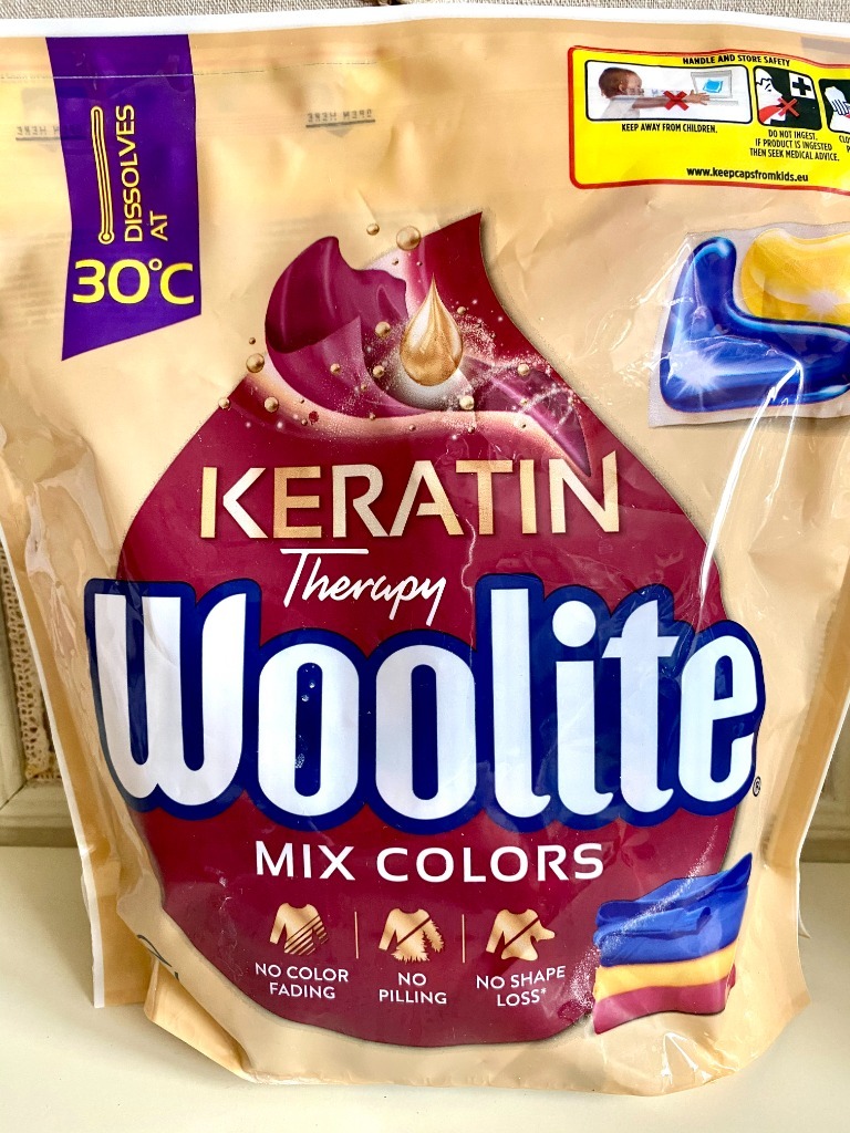 Woolite Keratin Therapy Mix Colors kapsułki 33szt | Warszawa | Kup ...