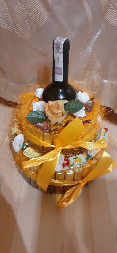 2piętrowy tort z Merci z winem | Korzenna | Kup teraz na Allegro Lokalnie