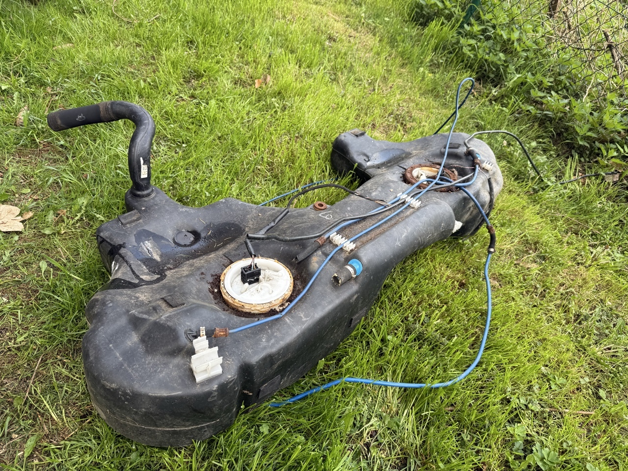 Bak paliwa zbiornik pompy BMW E46 | Pieszyce | Kup teraz na Allegro ...