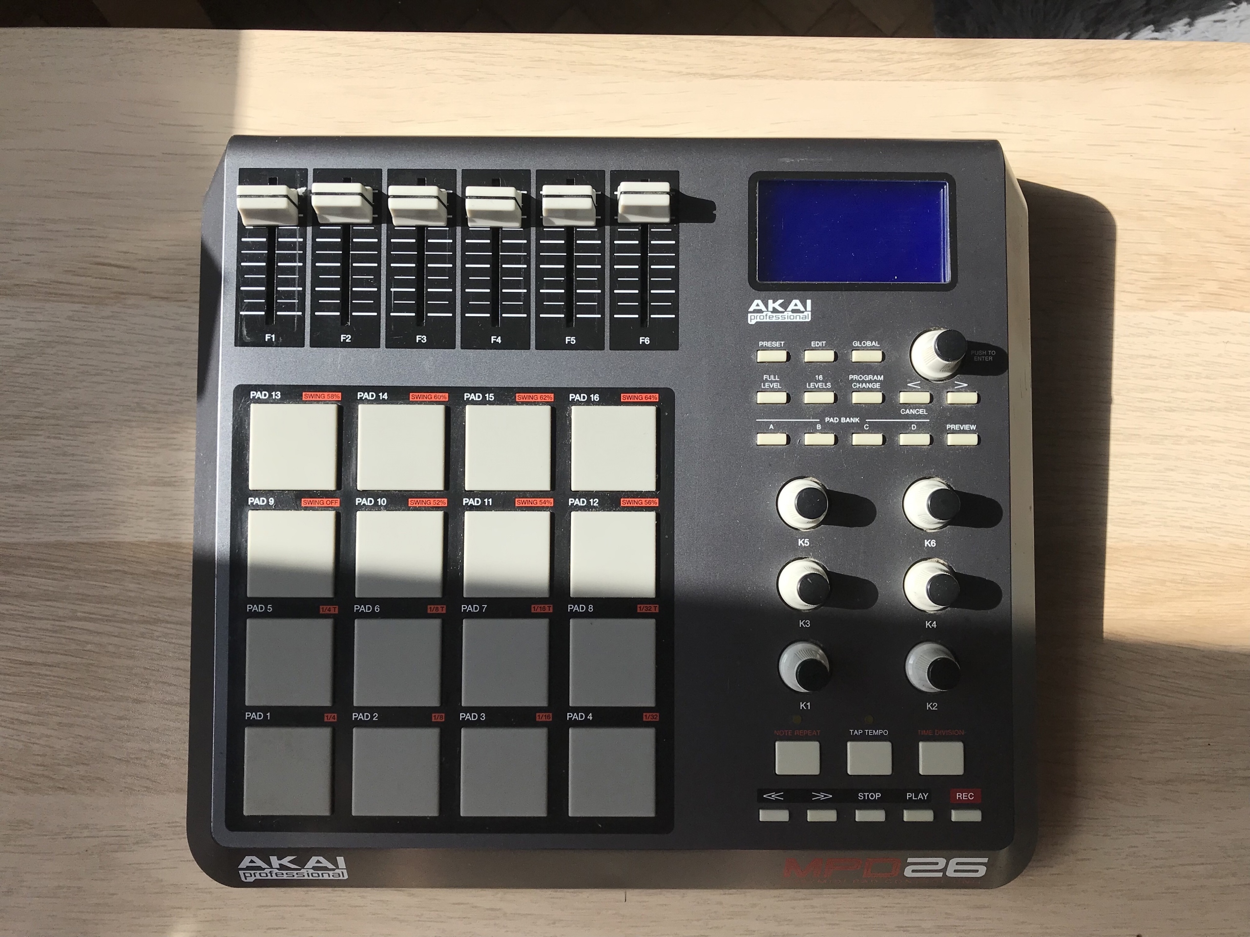 Akai Mpd26 - Kontroler - Niska cena na Allegro.pl