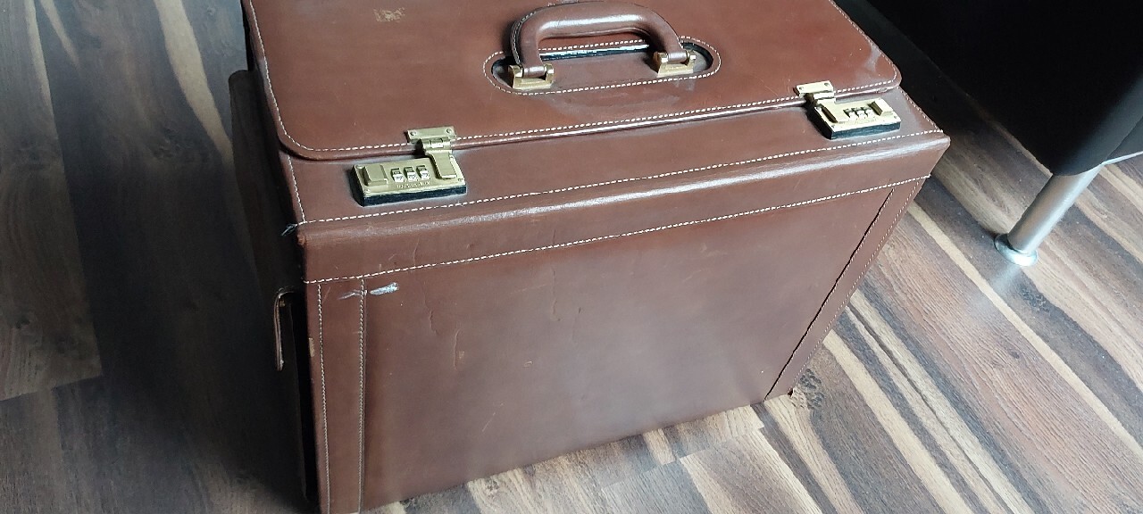 Kufer lekarski twardy w kolorze brąz | Klaudyn | Ogłoszenie na Allegro ...