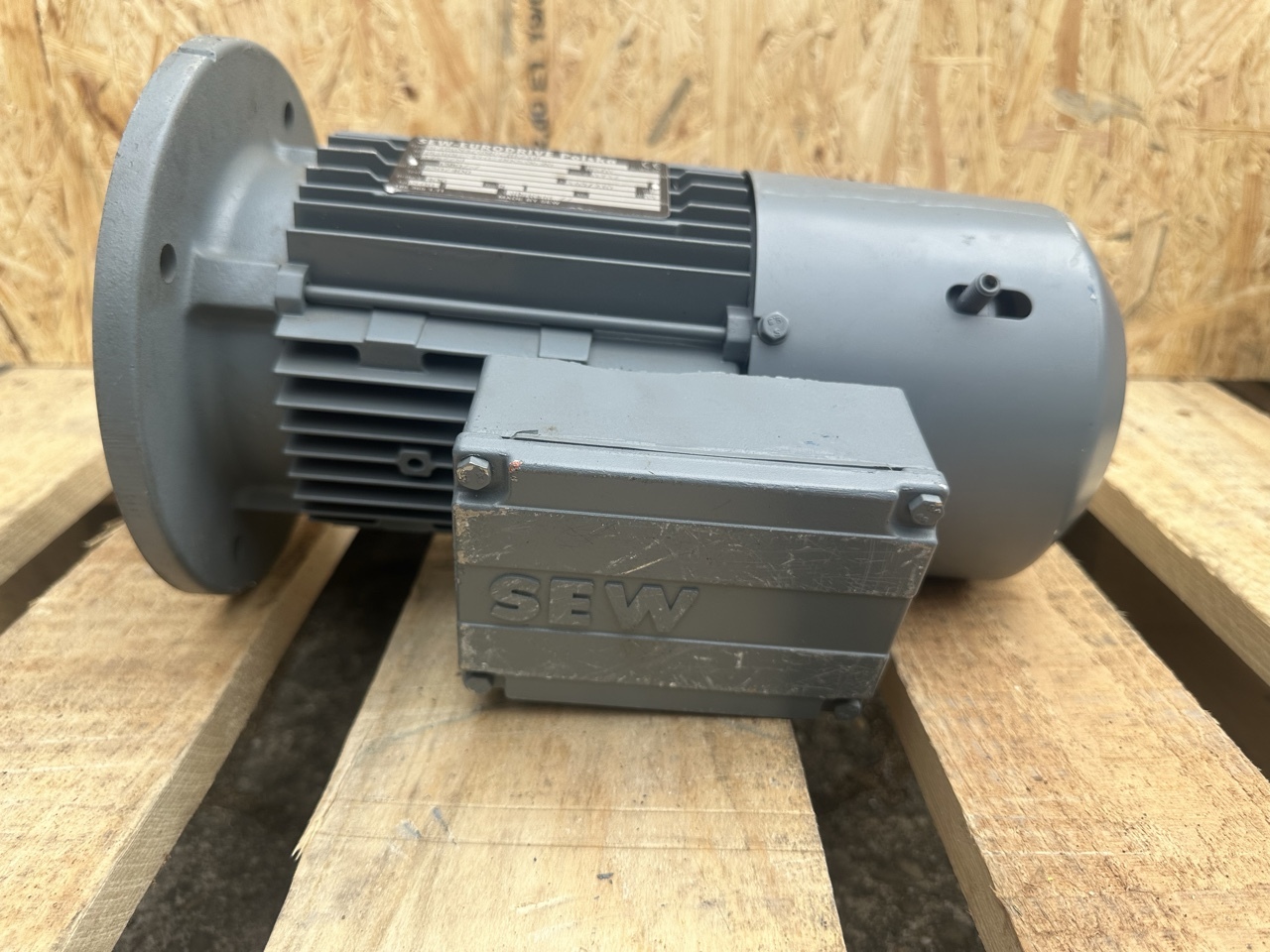 Nowy silnik elektryczny SEW 0,75kw 1415obr, hamulec, mocowanie B5 ...