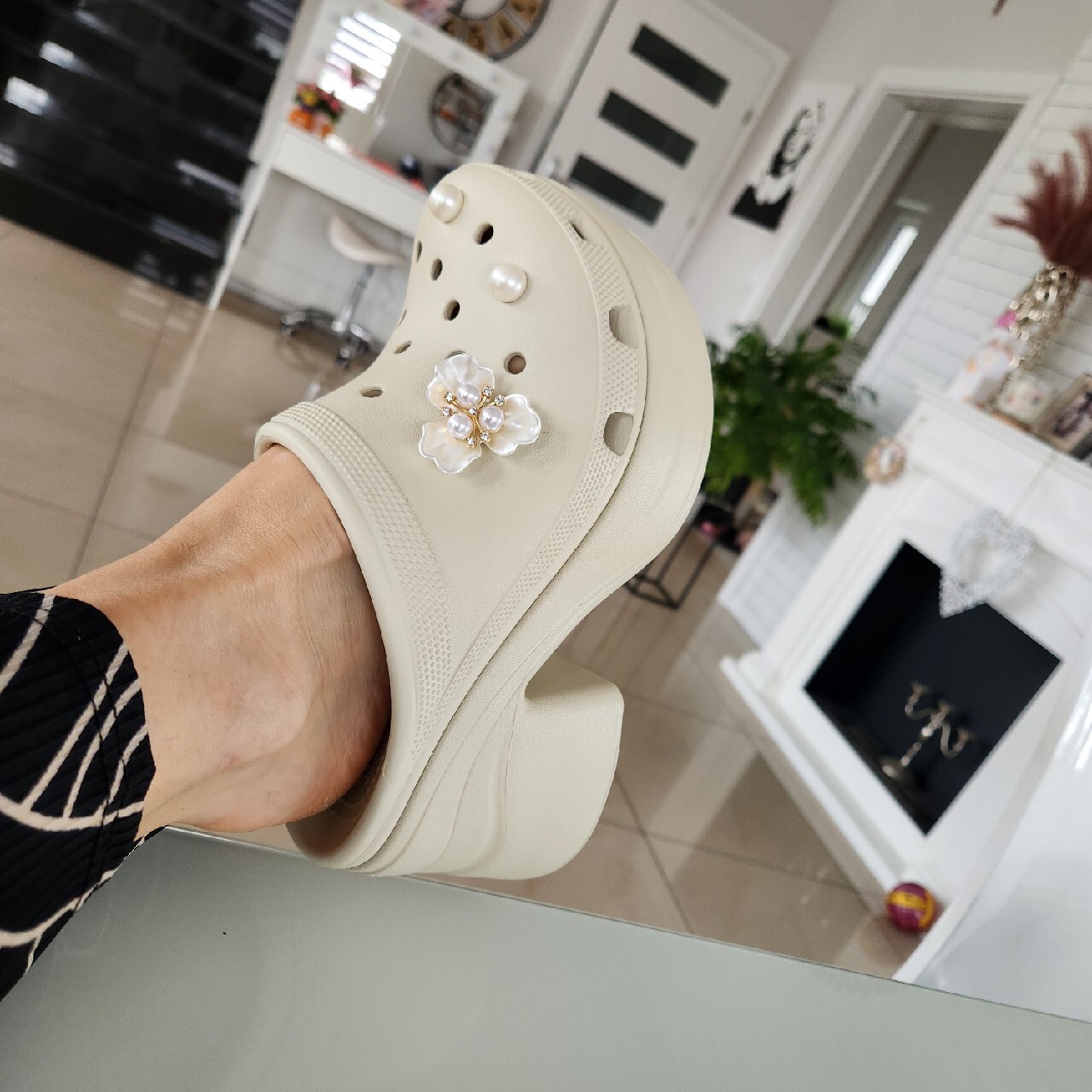 Crocsy Crocs nowe z metkami beżowe i czarne 37-38 | Swochowo | Kup ...