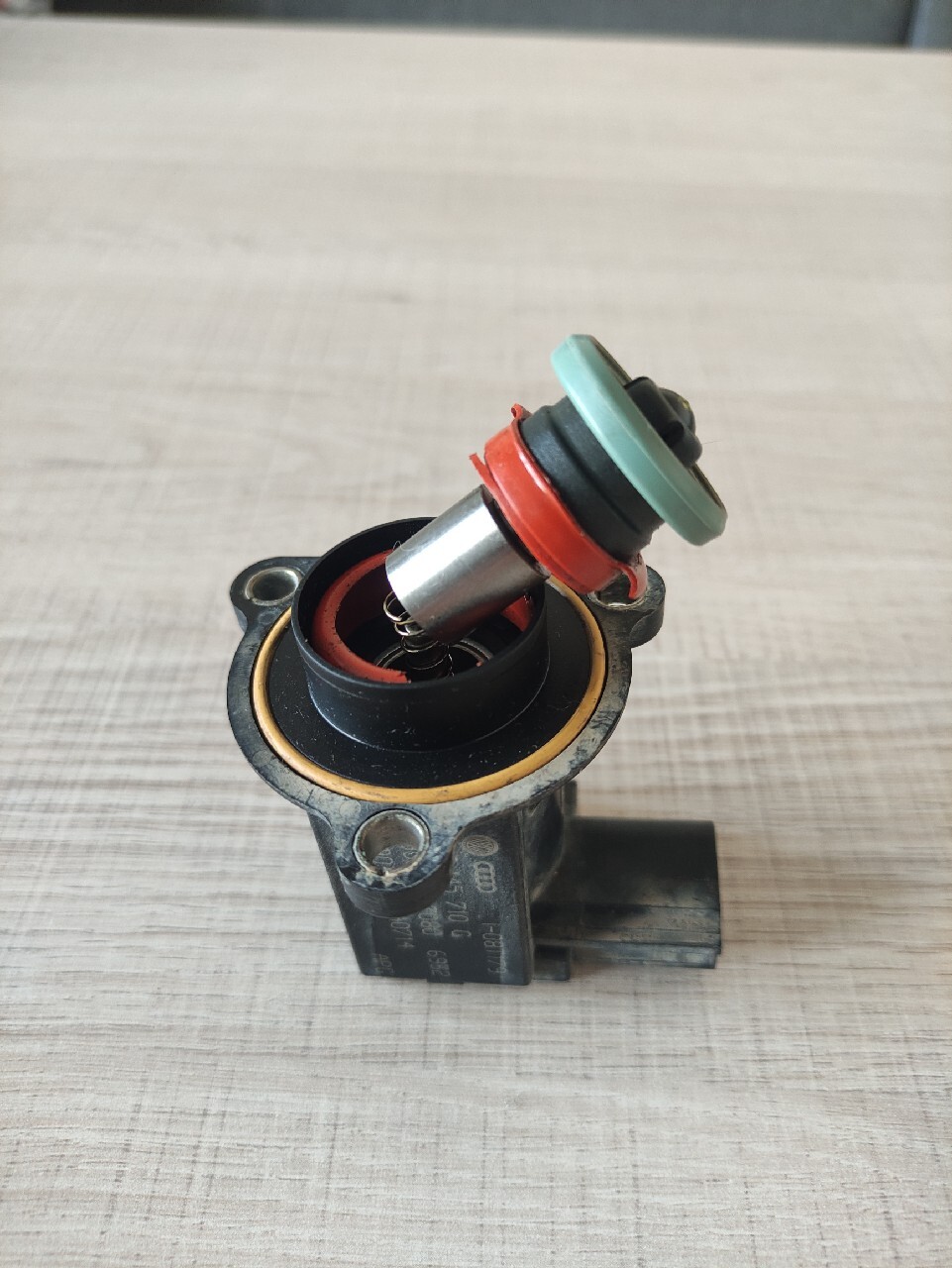 Volkswagen OE 06F145710G zawór upustowy turbiny | Stargard | Licytacja ...