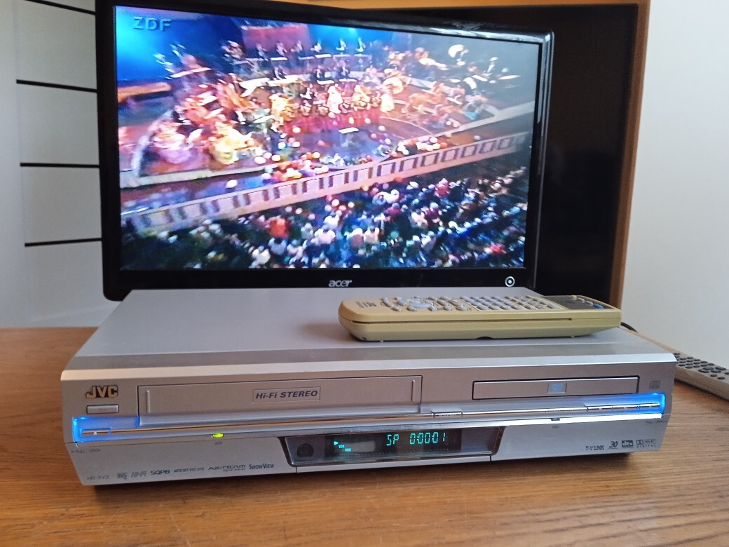 Combo JVC VHS DVD Stereo HiFi pilot | Polkowice | Kup teraz na Allegro ...