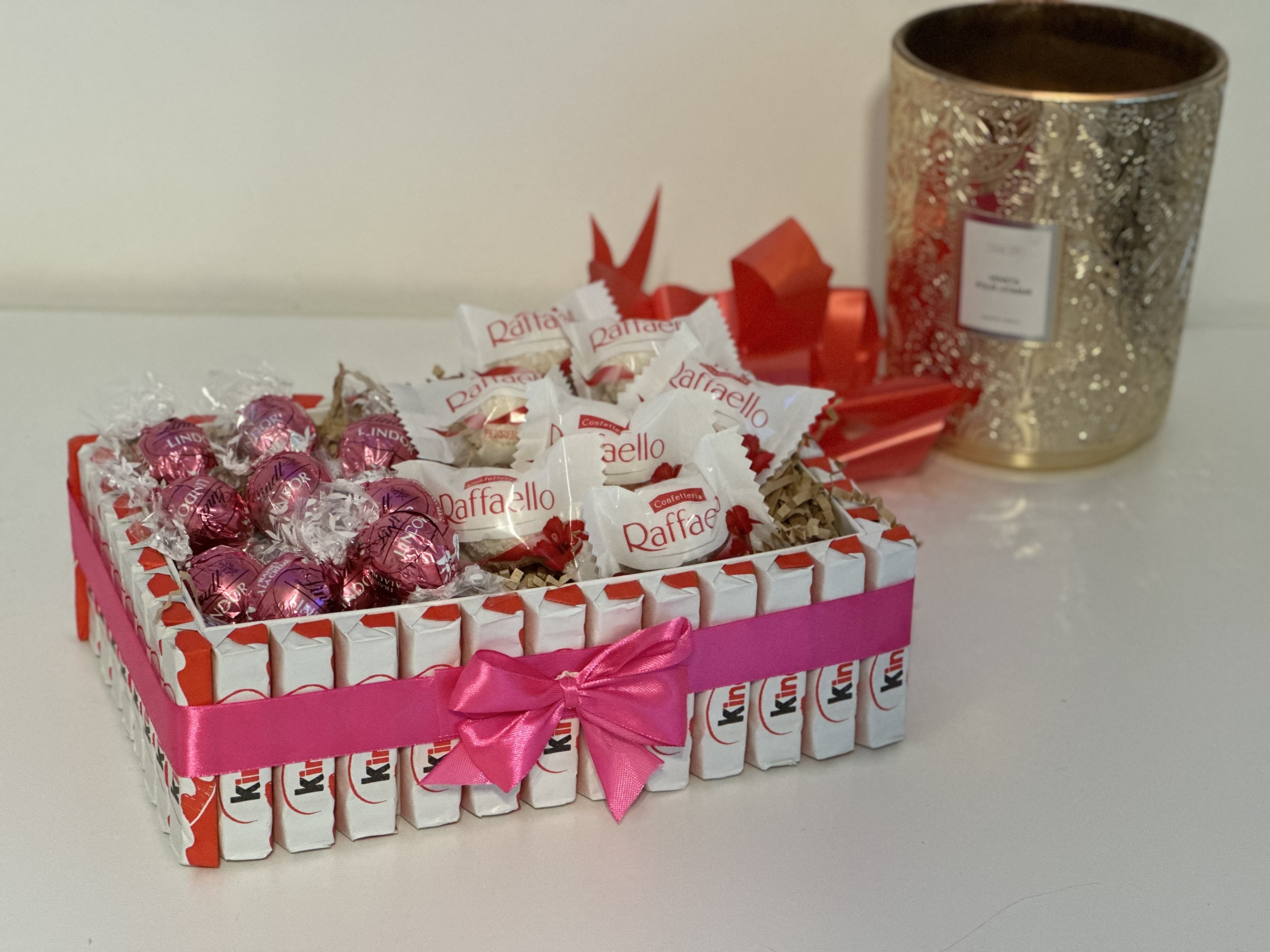 Box prezentowy Kinderki i mix słodyczy | Kraków | Kup teraz na Allegro ...