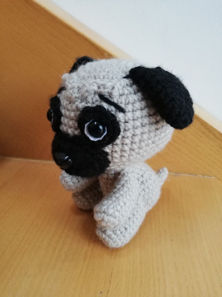 Piesek mały pies mops maskotka szydełko | Mrowino | Kup teraz na ...