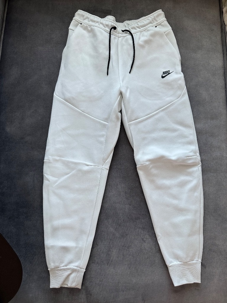 Spodnie Nike Slim Leg Tech Fleece rozm M białe | Kórnik | Kup teraz na ...