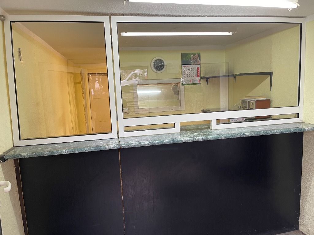 Ściana osłona szklana na ladę 256 x 97cm otwierana | Poznań | Kup teraz ...