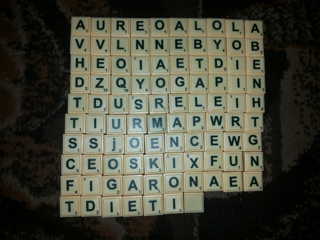 Scrabble zestaw liter 97 szt. X Q V + 3 stojaki | Gdańsk | Licytacja na ...