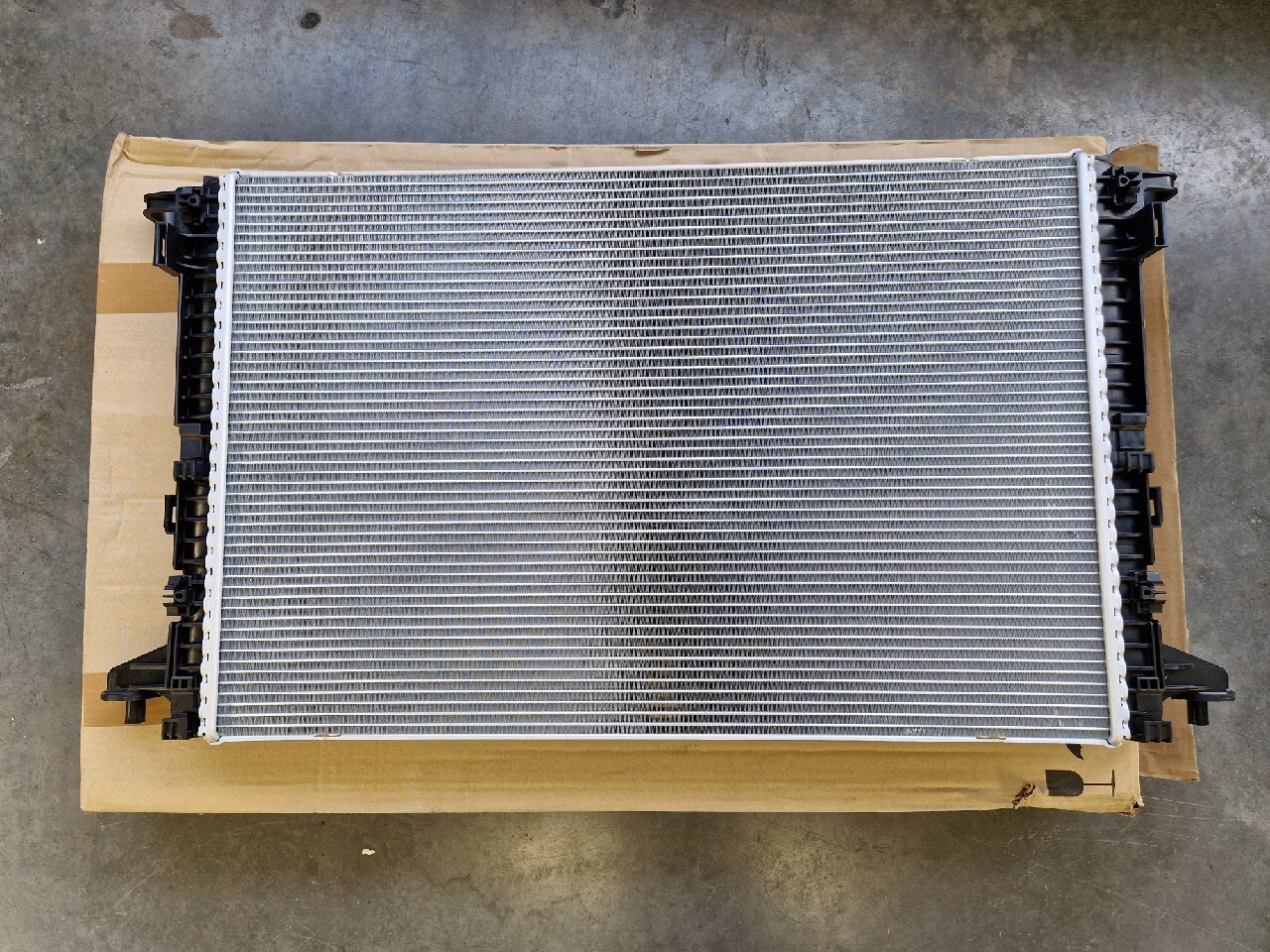 Nowa oryginalna Chlodnica wody Audi 8W0.121.251.AK | Warszawa ...