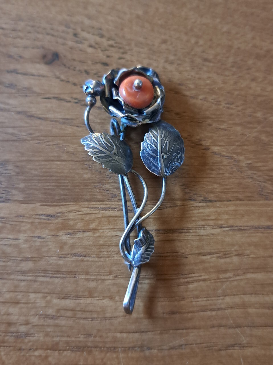 Broszka srebro z koralem PRL | Tarnowskie Góry | Kup teraz na Allegro Lokalnie