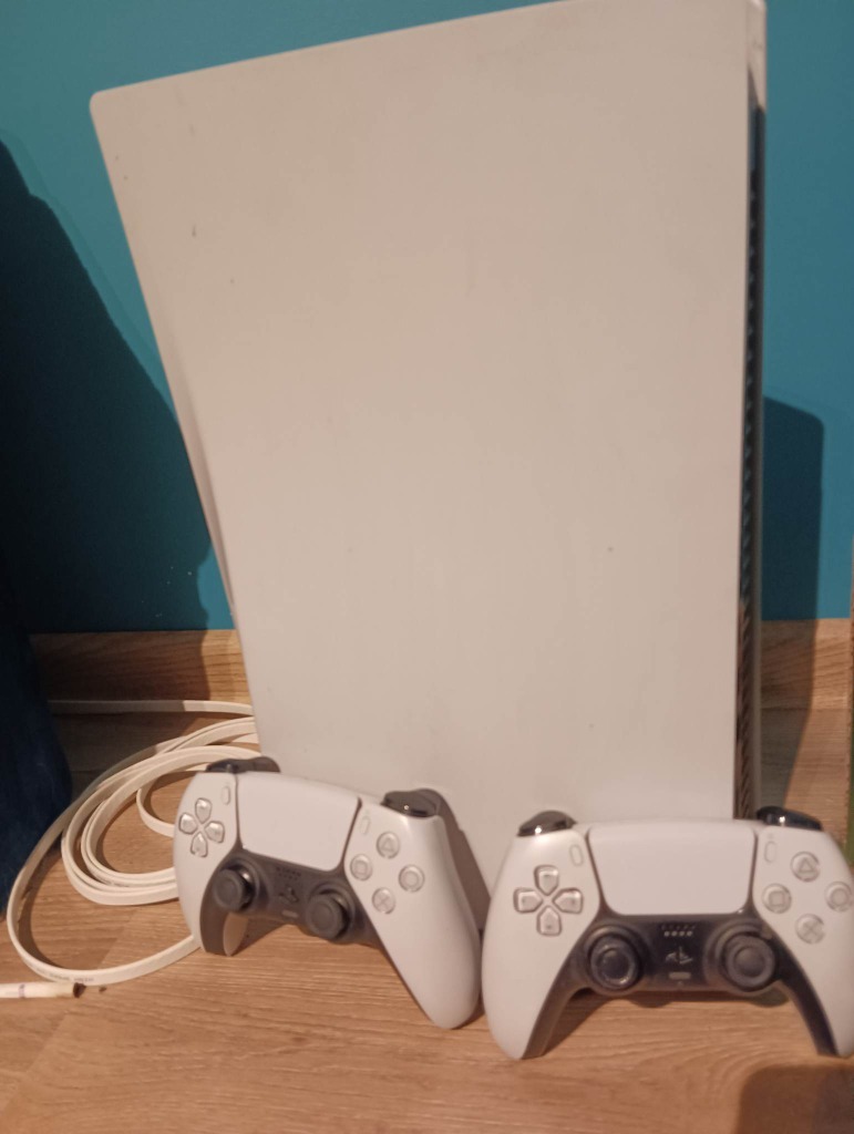 PlayStation 5 PS5 napęd + 2 pady + 2 gry | Poznań | Ogłoszenie na ...