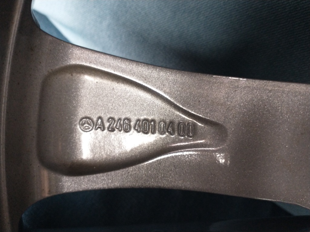 Mercedes felgi 2464010400 komplet z dekielkami | Puck | Kup teraz na ...
