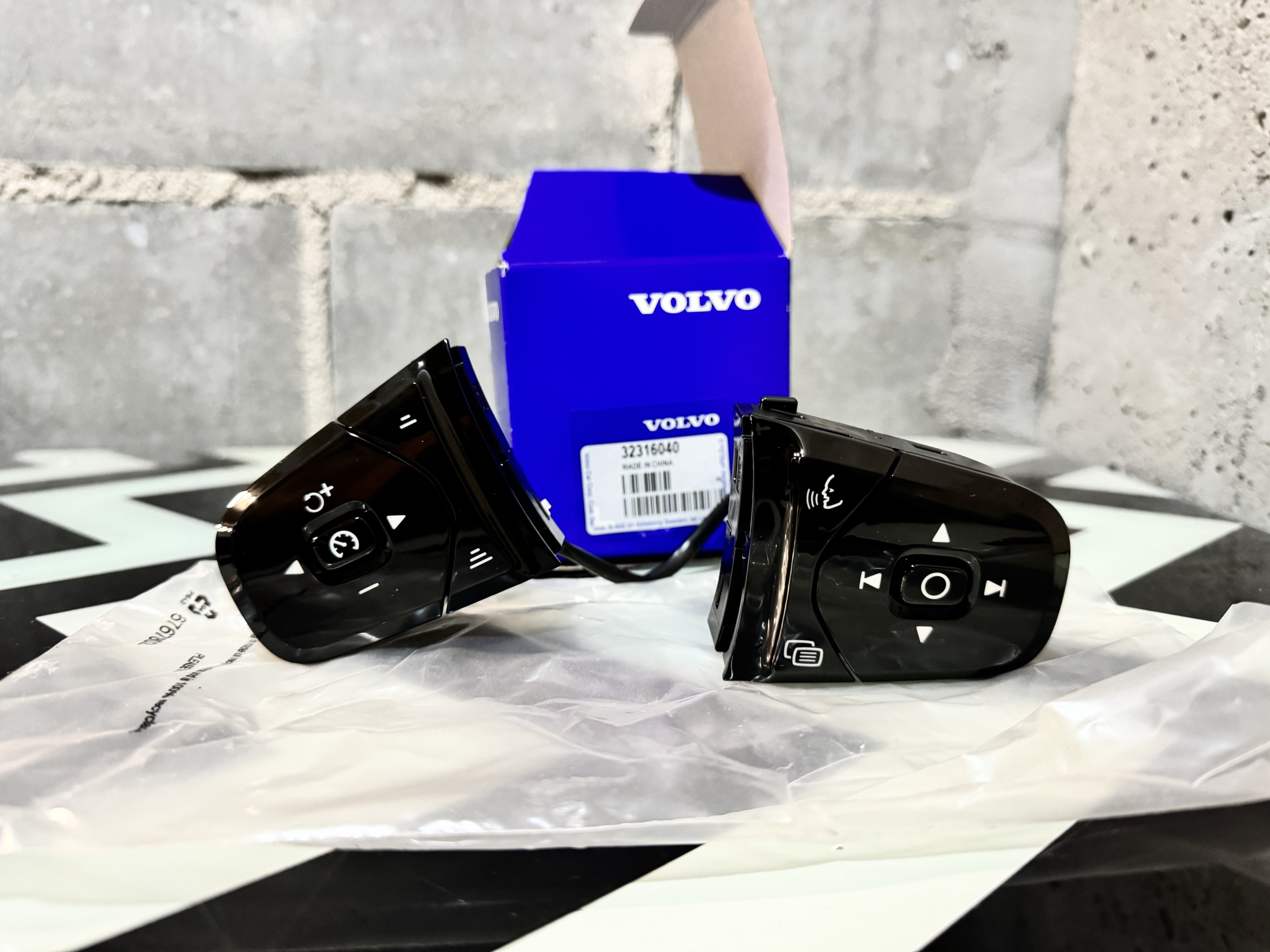 PRZYCISK W KIEROWNICY VOLVO OE 32316040 | Warszawa | Kup teraz na ...