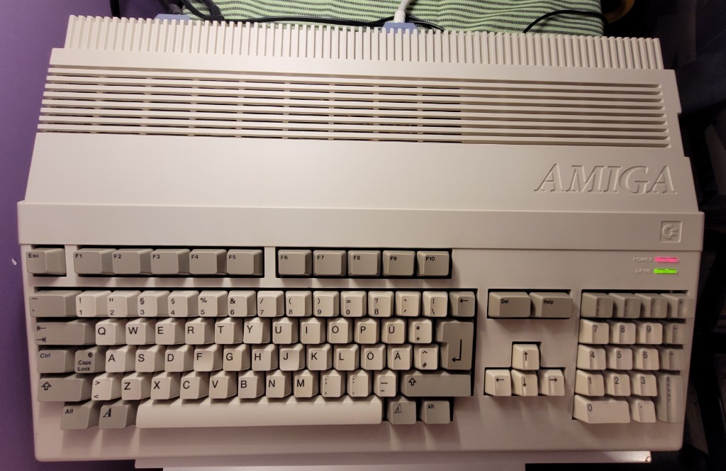 Commodore Amiga 500 9MB RAM Red Led Chicken Lips SD Workbench ...