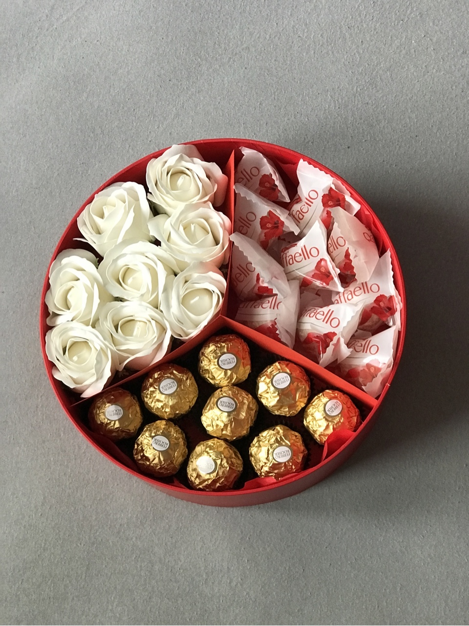 Flowerbox Ferrero Raffaello Prezent na Walentynki | Jaworzno | Kup ...