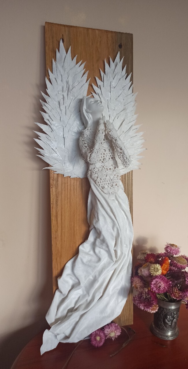 Biały anioł powertex na sosnowej desce 70 cm | Błonie | Kup teraz na ...