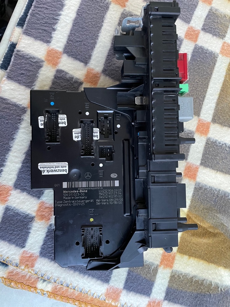 Skrzynka bezpieczników mercedesW207 212 902 85 02 | Warszawa ...