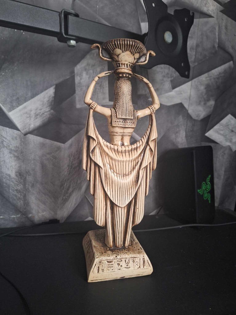 Figurka Egipska bogini Izyda 30x9x9 cm | Rumia | Kup teraz na Allegro ...