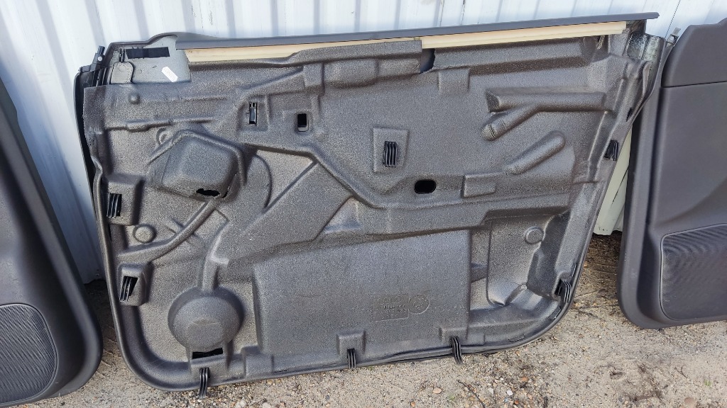 AUDI A3 8L 5D 2003 Tapicerka boczek drzwi KOMPLET | Małomice | Ogłoszenie na Allegro Lokalnie
