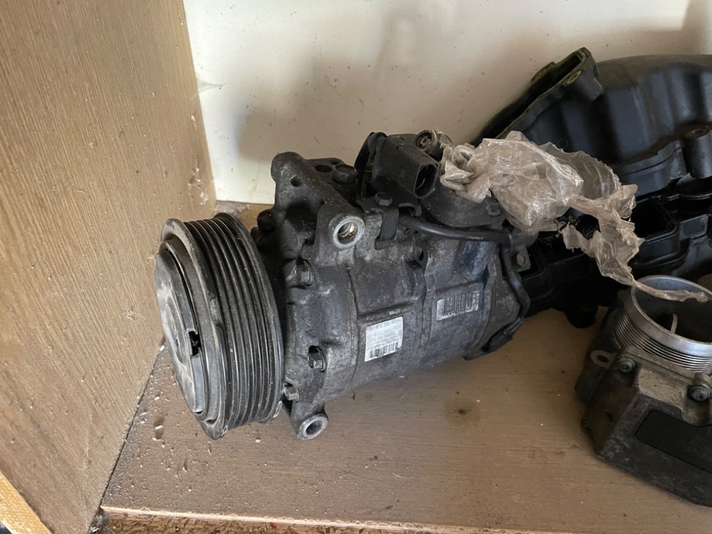 Kompresor klimatyzacji audi a6 2 7 CAN 4f0260805aj | Spalona ...