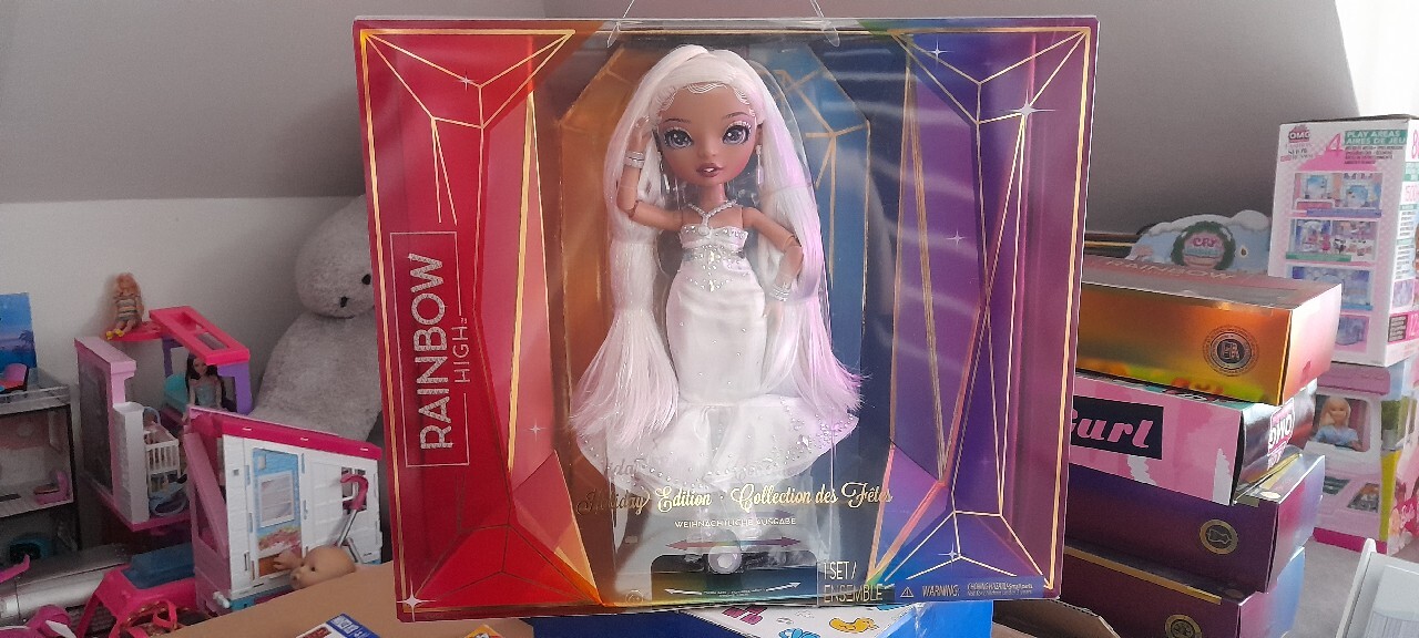 Lalka Rainbow High Holiday Edition Roxie Grand | Nowy Targ | Kup teraz ... Lalka Rainbow High Holiday Edition Roxie Grand | Nowy Targ | Kup teraz ...