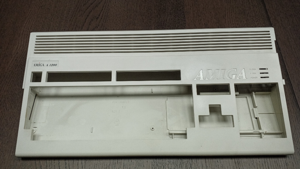 Obudowa do Amiga 1200 ESCOM biała w ładnym kompletna | Katowice | Kup ...