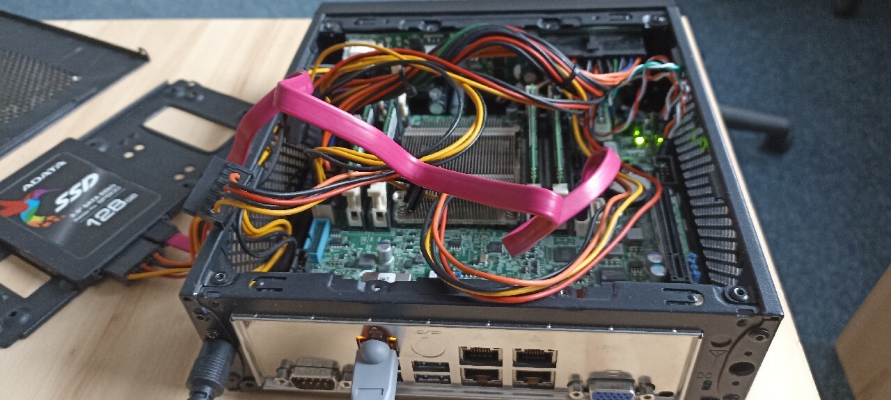 ROUTER SERWER SUPERMICRO A1SRi2758F 32GB RAM 128GB SSD CHIEFTEC ...