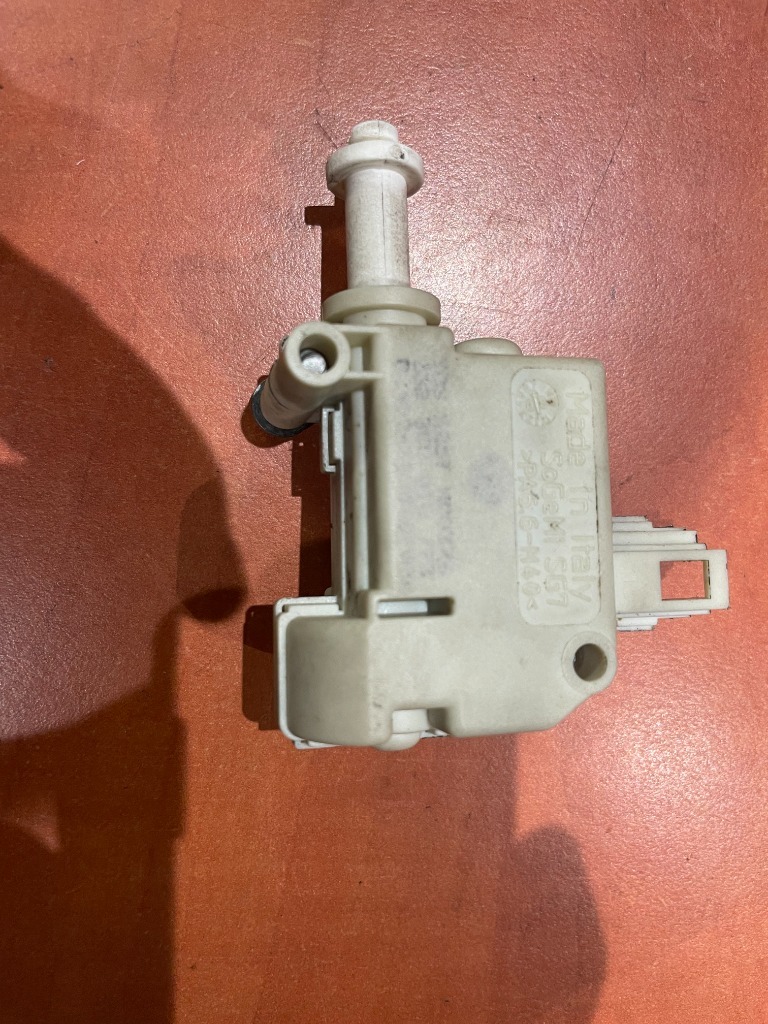 Zamek klapki wlewu paliwa OEM 3C0810773 | Lódź | Ogłoszenie na Allegro ...