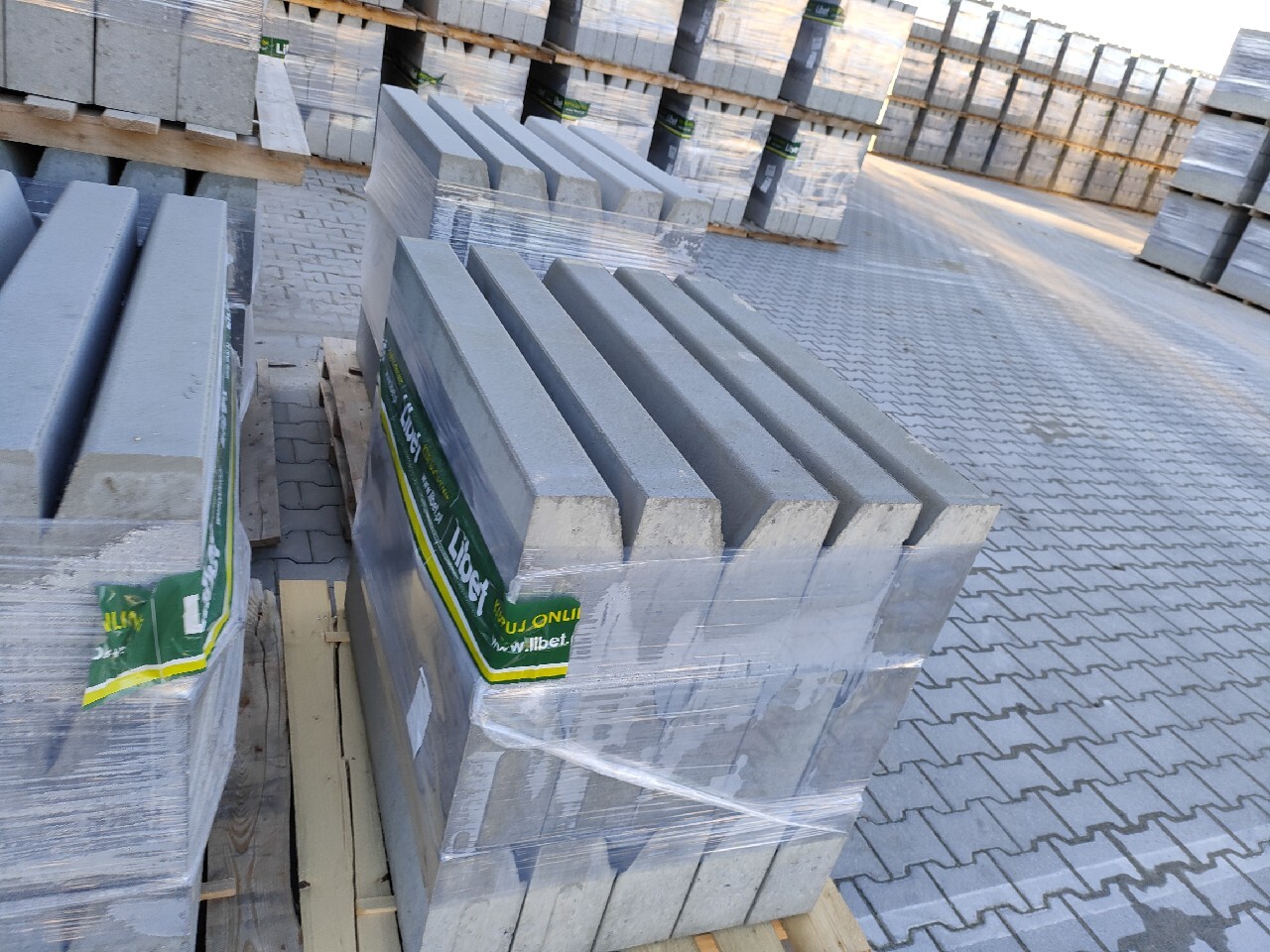 Krawężniki najazdowy drogowy Kostka brukowa Libet | Myślenice | Kup ...