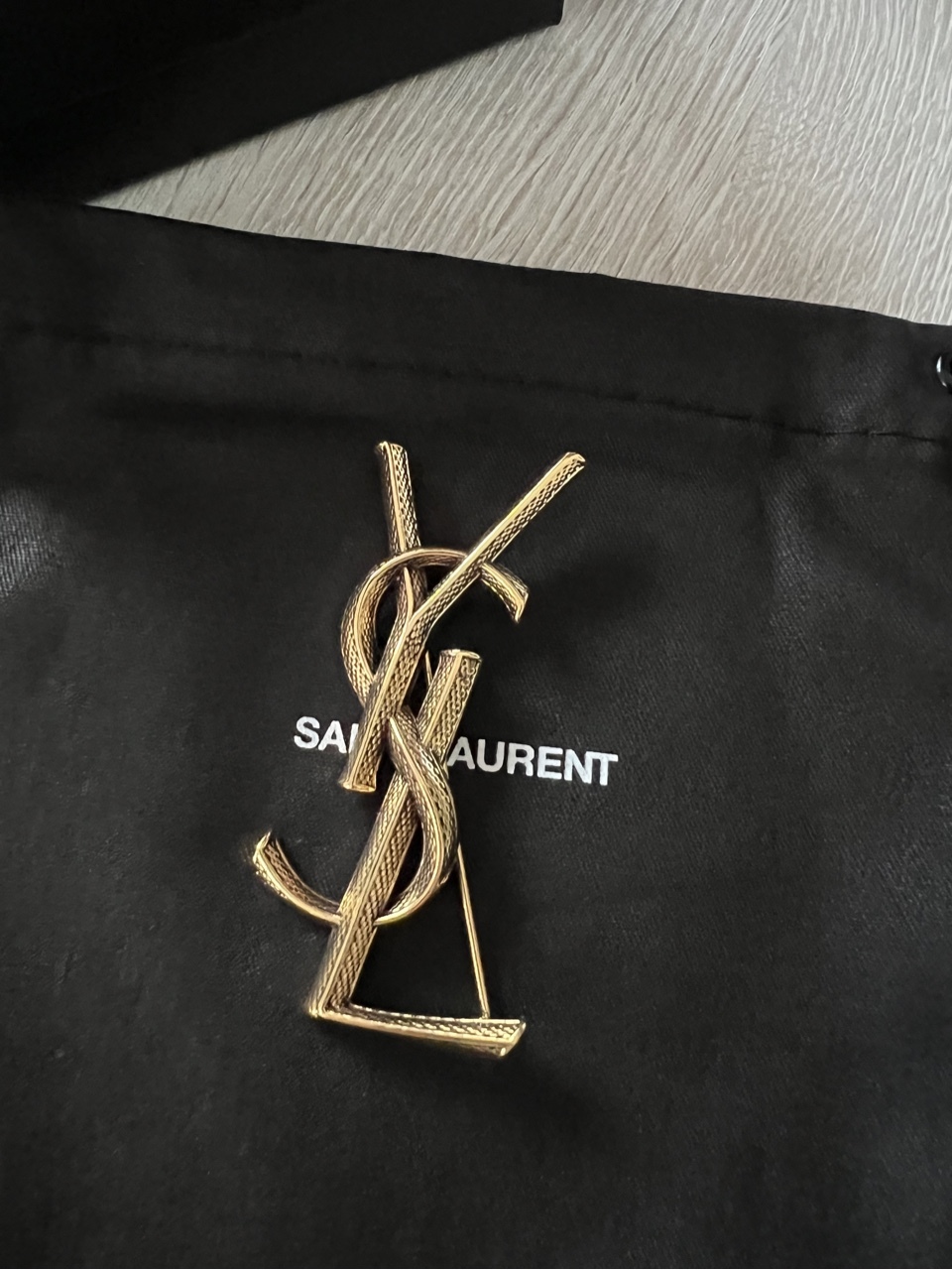 Broszka YSL yves saint Laurent złota klasyczna | Warszawa | Ogłoszenie ...