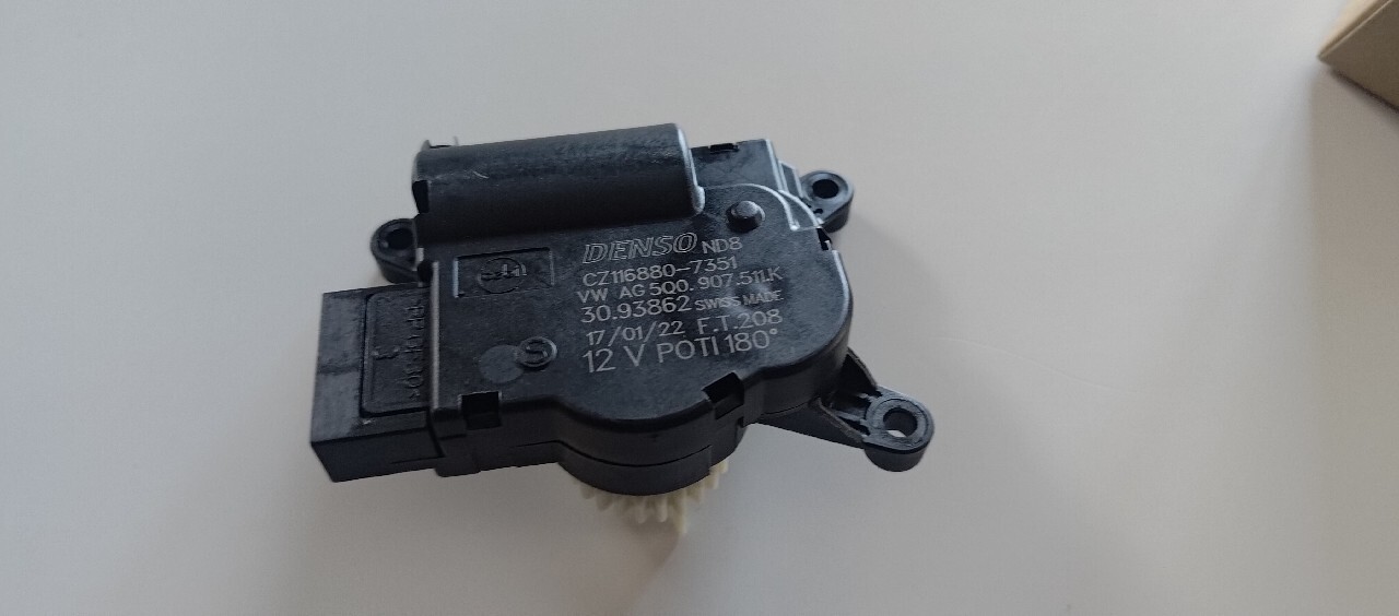 Silnik nastawczy klapy regulacji temperatury 5Q0898511A | Warszawa ...