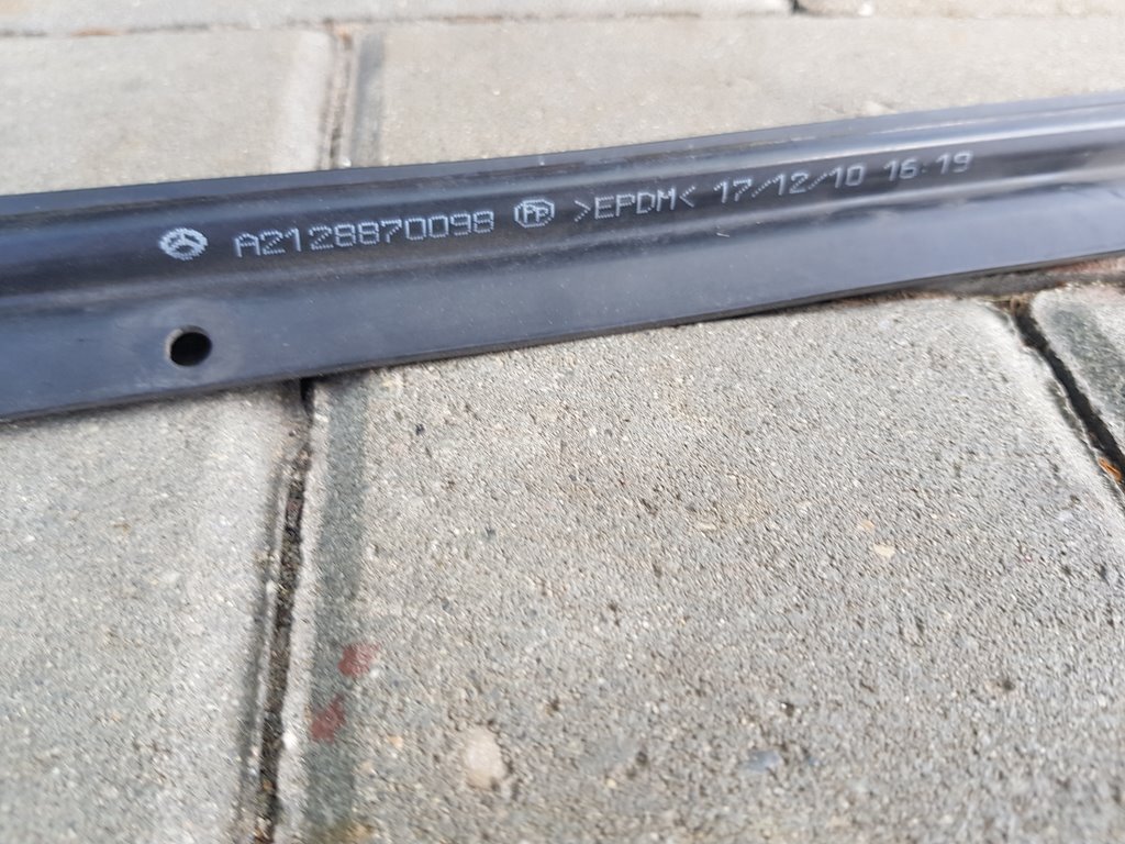 Mercedes W212 E klasa uszczelka maski A2128870098 | Grodzisk ...