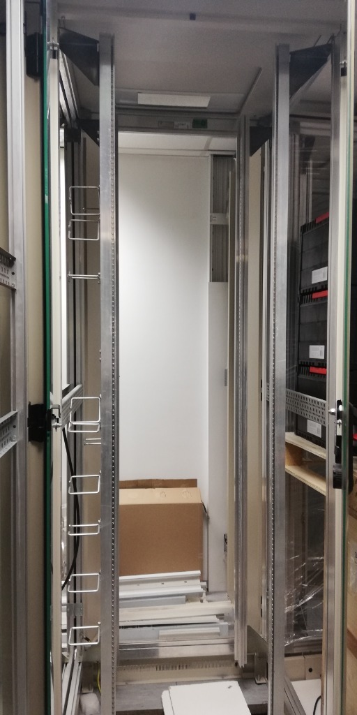 Szafa serwerowa Knurr Miracel Rack (4 szt.) | Warszawa | Ogłoszenie na ...