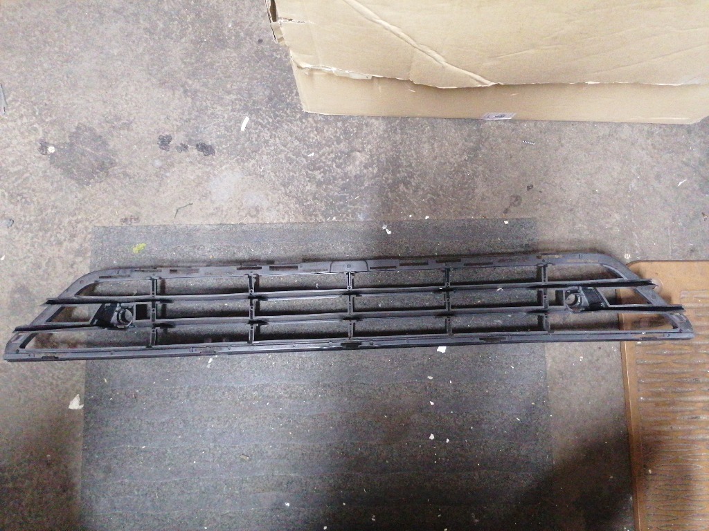 Kratka środkowa zderzaka Volvo S60/ V60 31323859 | Lublin | Kup teraz ...