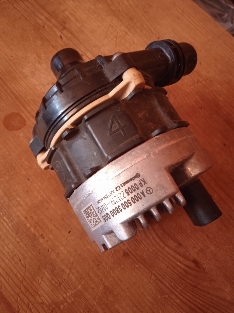 Mercedes W205 DODATKOWA POMPKA WODY A0005003800 | Radzymin | Kup teraz ...