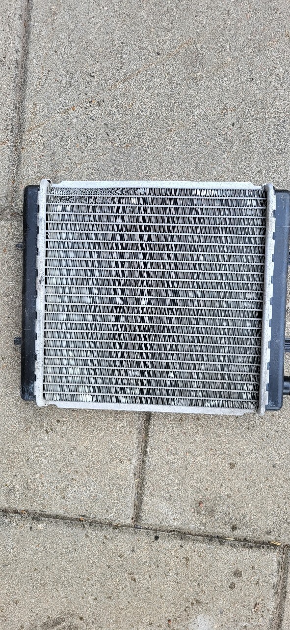 Chłodnica prawa Camaro 6,2L 15r- oryginał 84510352 | Niewodnica Korycka ...