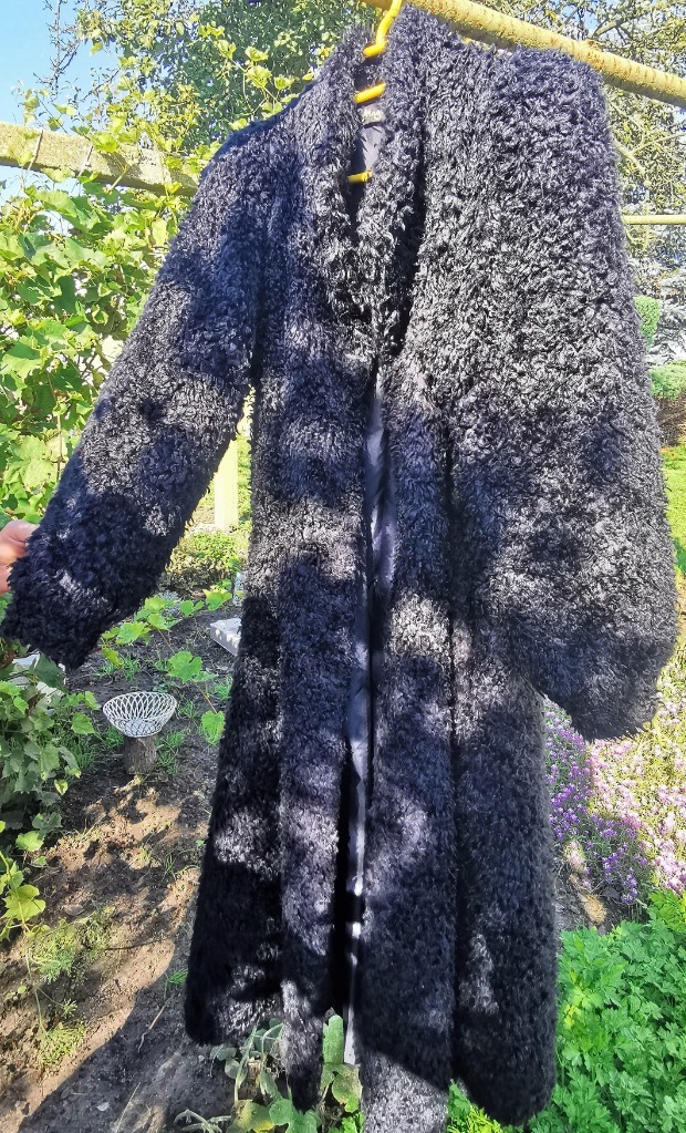 Kożuch Karakuły lekki czarny rozkloszowany OKAZJA | Buk | Kup teraz na ...