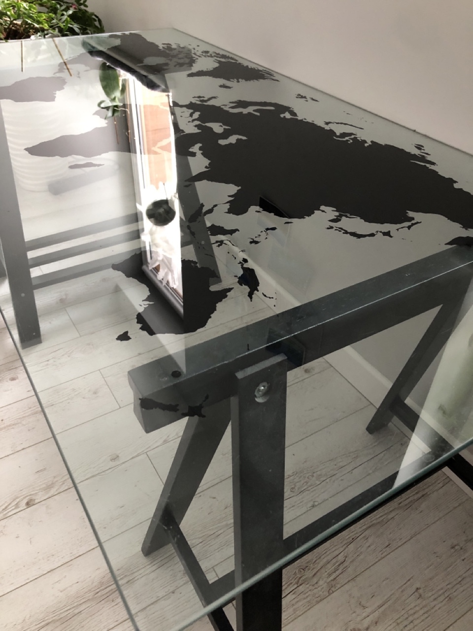 Stół,biurko szklane Ikea TORFINN mapa świata | Niepołomice | Ogłoszenie ...
