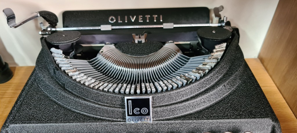 Maszyna do pisania zabytkowa Olivetti | Warszawa | Kup teraz na Allegro ...