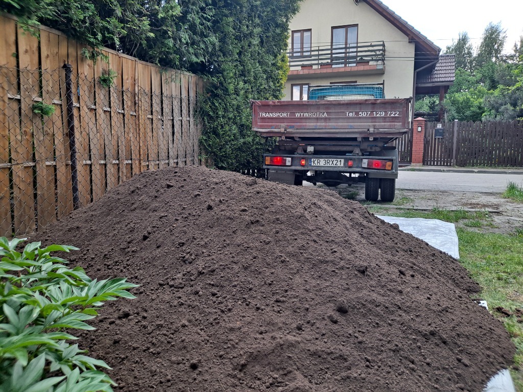 Ziemia ogrodowa Kraków czarnoziem humus transport Kraków i okolice ...